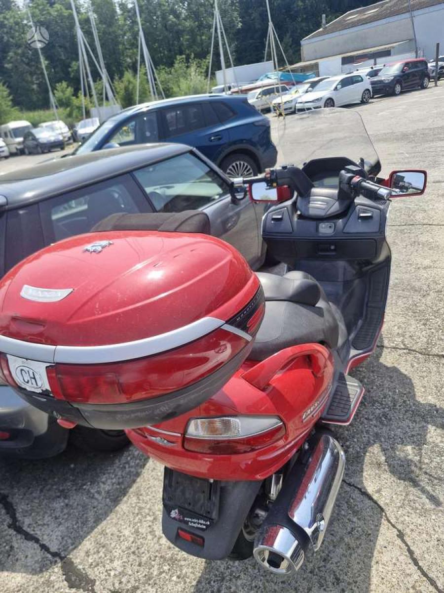 Sarkans Suzuki Burgman 2003 Viļņa, ar dzinēja tilpumu 0.64 L un nobraukumu 80 tūkst. km par 950 €, foto 4 vietnē AUTOMOTO.COM.LV