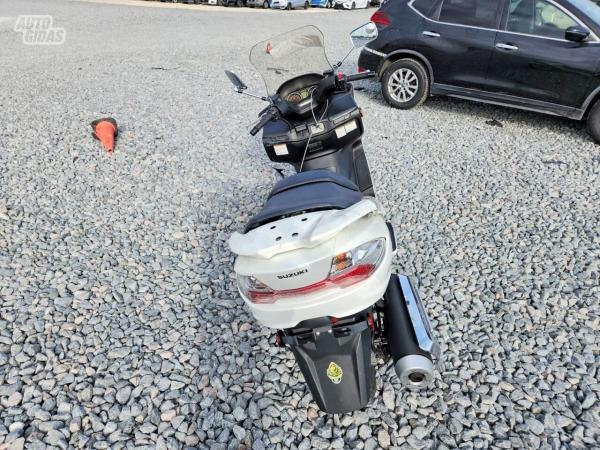 Balts Suzuki Burgman 2011 Klaipėda, ar dzinēja tilpumu 0.40 L un nobraukumu 17 tūkst. km par 3500 €, foto 4 vietnē AUTOMOTO.COM.LV