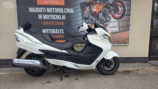 Белый Сузуки Burgman 2012 в Паневежис, объемом двигателя 0.40 л и пробегом 32 тыс. км за 1650 €, фото 3 на AUTOMOTO.COM.LV
