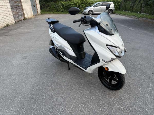 Balts Suzuki Burgman 2024 Kelmė, ar dzinēja tilpumu 0.13 L un nobraukumu 5 tūkst. km par 2499 €, foto 3 vietnē AUTOMOTO.COM.LV