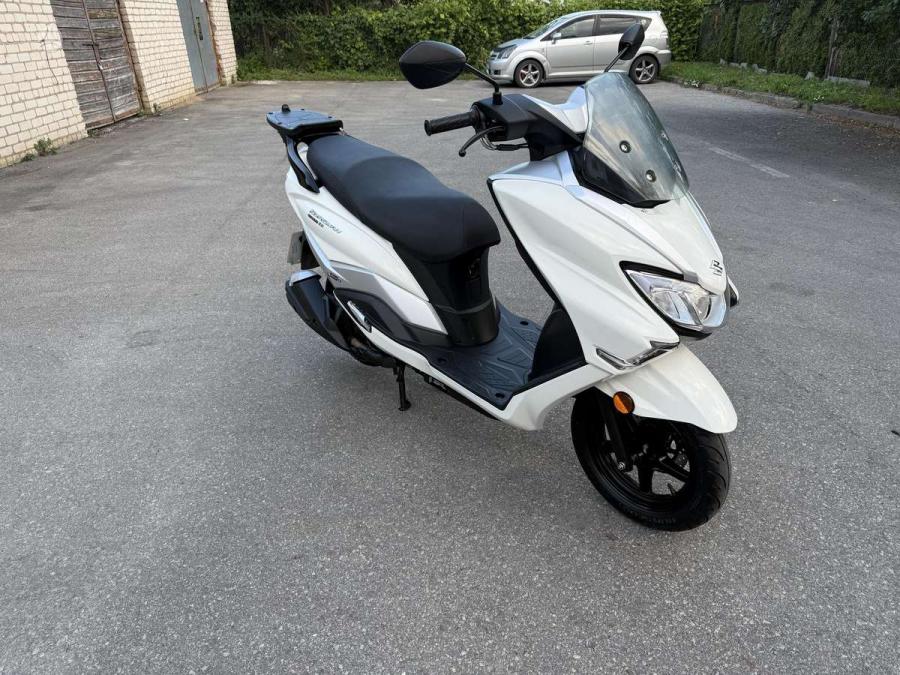Balts Suzuki Burgman 2024 Kelmė, ar dzinēja tilpumu 0.13 L un nobraukumu 5 tūkst. km par 2499 €, foto 4 vietnē AUTOMOTO.COM.LV