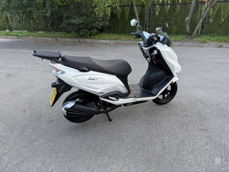 Balts Suzuki Burgman 2024 Kelmė, ar dzinēja tilpumu 0.13 L un nobraukumu 5 tūkst. km par 2499 €, foto 5 vietnē AUTOMOTO.COM.LV
