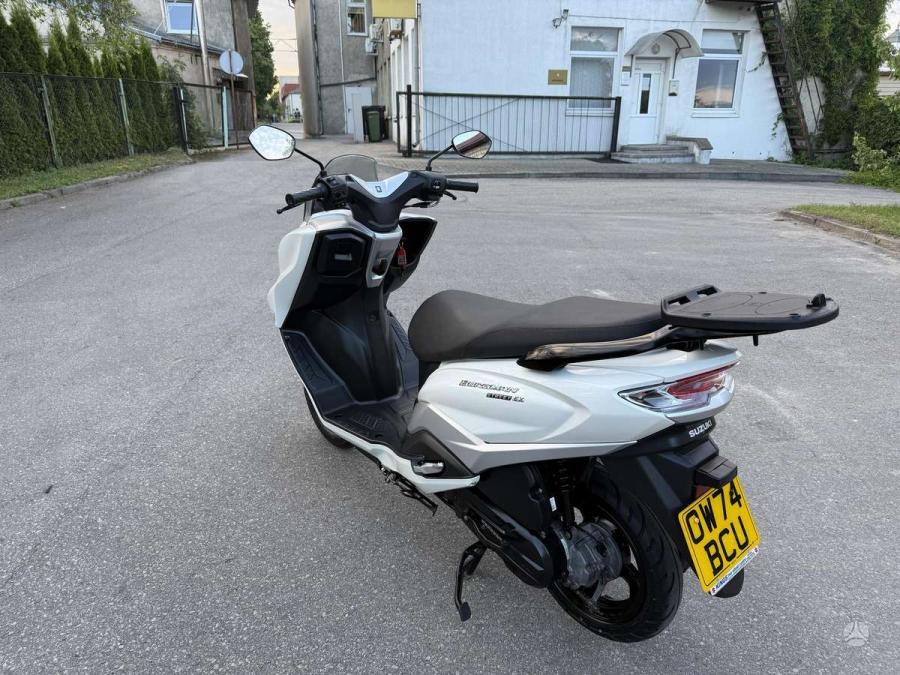 Balts Suzuki Burgman 2024 Kelmė, ar dzinēja tilpumu 0.13 L un nobraukumu 5 tūkst. km par 2499 €, foto 8 vietnē AUTOMOTO.COM.LV