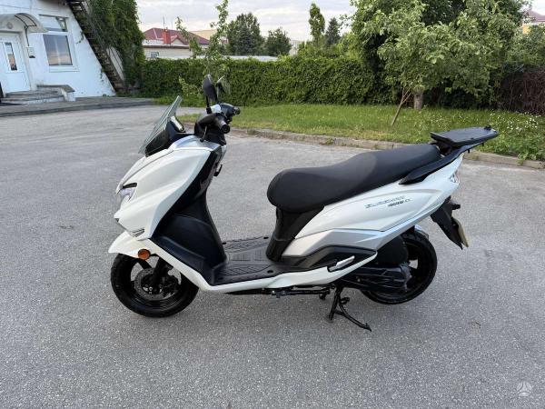 Balts Suzuki Burgman 2024 Kelmė, ar dzinēja tilpumu 0.13 L un nobraukumu 5 tūkst. km par 2499 €, foto 8 vietnē AUTOMOTO.COM.LV