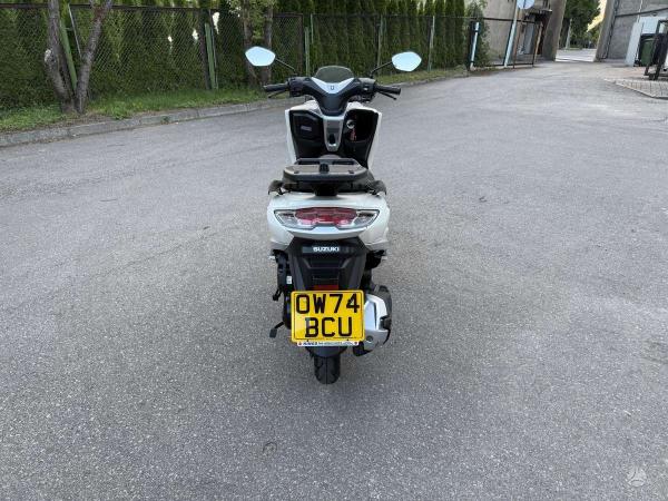 Balts Suzuki Burgman 2024 Kelmė, ar dzinēja tilpumu 0.13 L un nobraukumu 5 tūkst. km par 2499 €, foto 9 vietnē AUTOMOTO.COM.LV