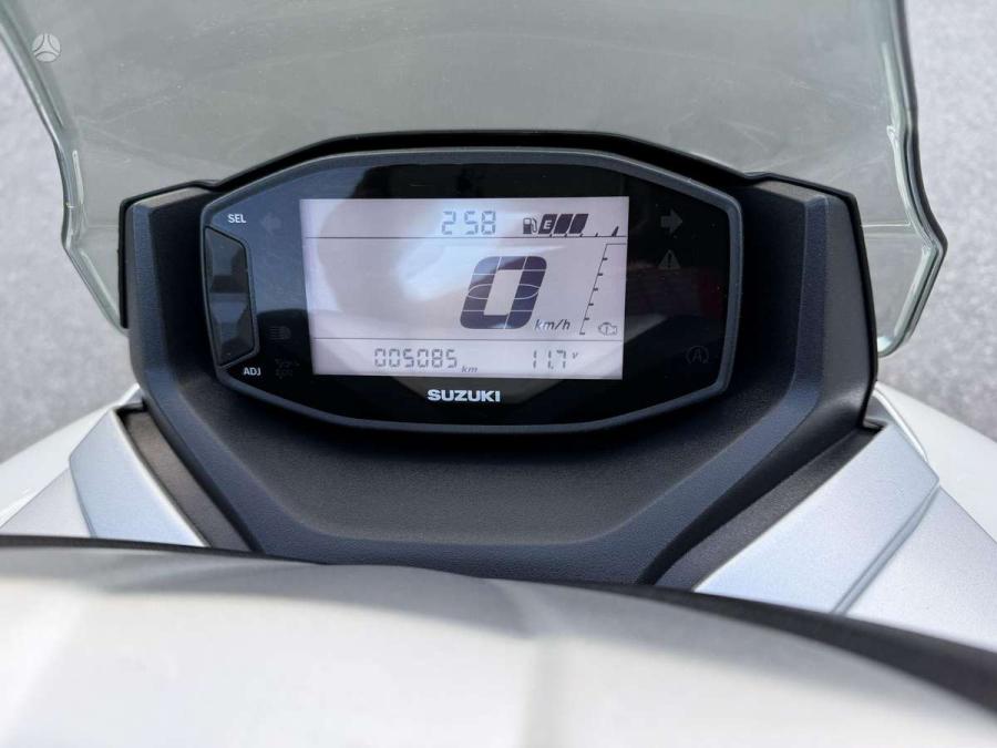 Balts Suzuki Burgman 2024 Kelmė, ar dzinēja tilpumu 0.13 L un nobraukumu 5 tūkst. km par 2499 €, foto 12 vietnē AUTOMOTO.COM.LV