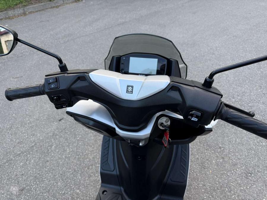 Balts Suzuki Burgman 2024 Kelmė, ar dzinēja tilpumu 0.13 L un nobraukumu 5 tūkst. km par 2499 €, foto 13 vietnē AUTOMOTO.COM.LV