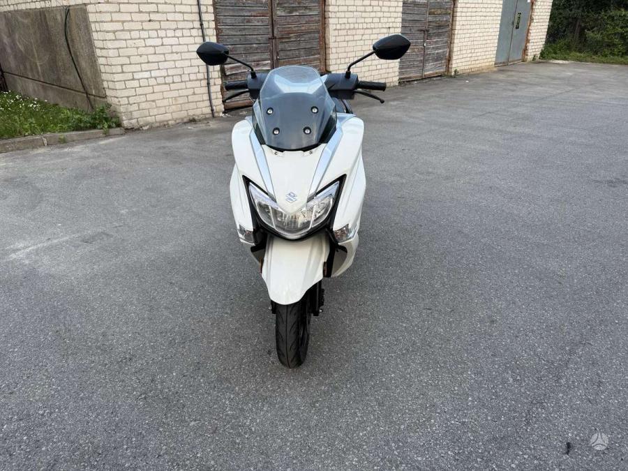 Balts Suzuki Burgman 2024 Kelmė, ar dzinēja tilpumu 0.13 L un nobraukumu 5 tūkst. km par 2499 €, foto 14 vietnē AUTOMOTO.COM.LV