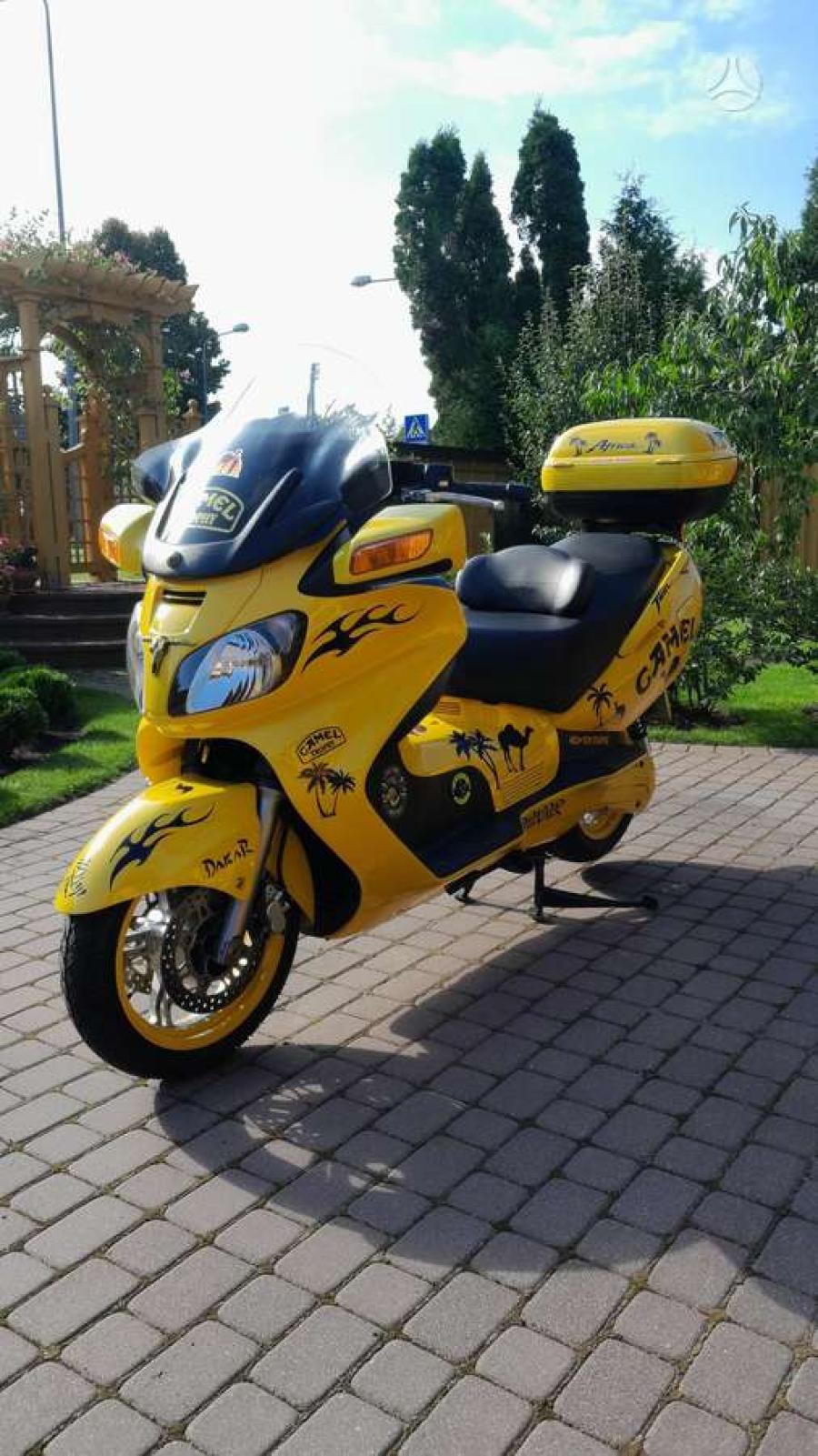 Dzeltens Suzuki Burgman 2003 Kelmė, ar dzinēja tilpumu 0.65 L un nobraukumu 57 tūkst. km par 2300 €, foto 4 vietnē AUTOMOTO.COM.LV