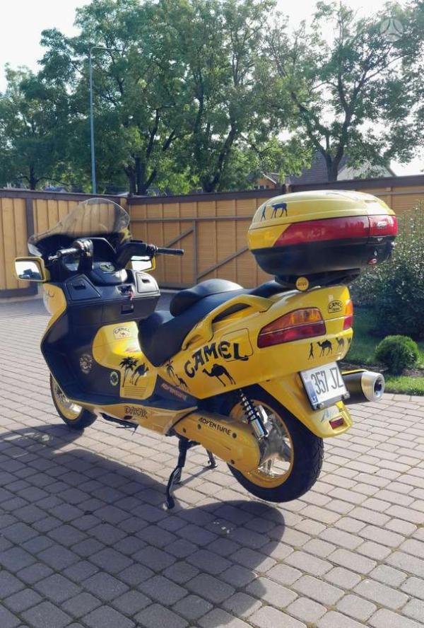 Dzeltens Suzuki Burgman 2003 Kelmė, ar dzinēja tilpumu 0.65 L un nobraukumu 57 tūkst. km par 2300 €, foto 4 vietnē AUTOMOTO.COM.LV