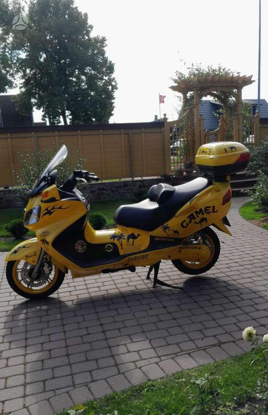 Dzeltens Suzuki Burgman 2003 Kelmė, ar dzinēja tilpumu 0.65 L un nobraukumu 57 tūkst. km par 2300 €, foto 6 vietnē AUTOMOTO.COM.LV