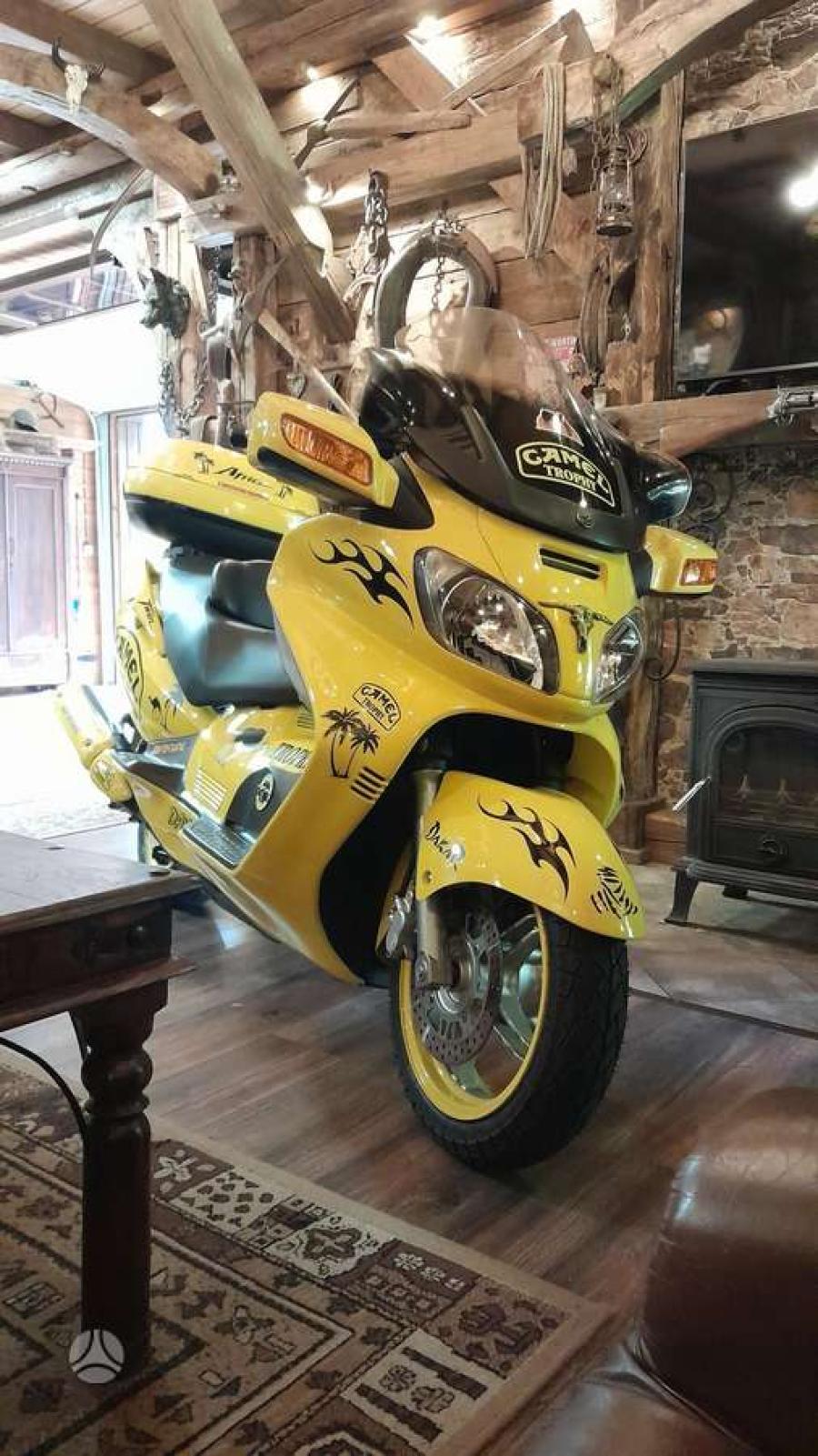 Dzeltens Suzuki Burgman 2003 Kelmė, ar dzinēja tilpumu 0.65 L un nobraukumu 57 tūkst. km par 2300 €, foto 8 vietnē AUTOMOTO.COM.LV