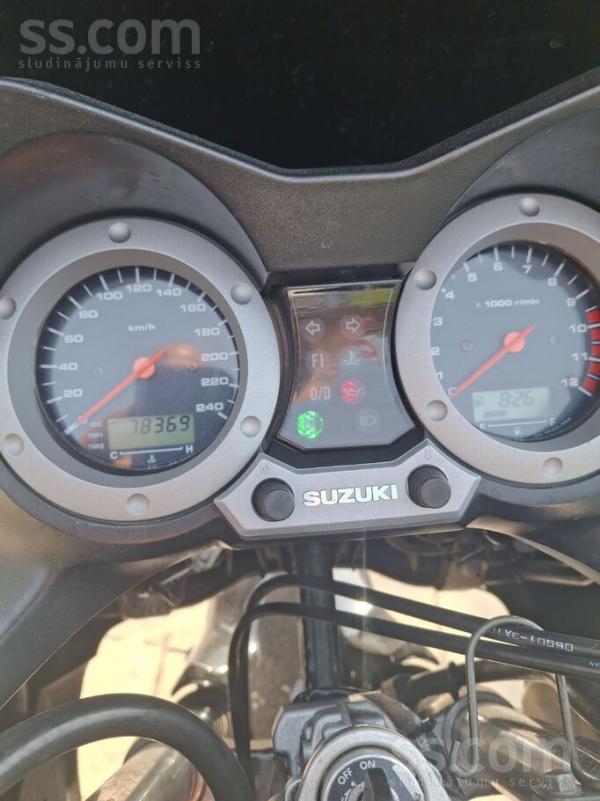 Suzuki DL 1000 2003 Liepāja, ar dzinēja tilpumu 1.00 L un nobraukumu 0 tūkst. km par 3200 €, foto 4 vietnē AUTOMOTO.COM.LV