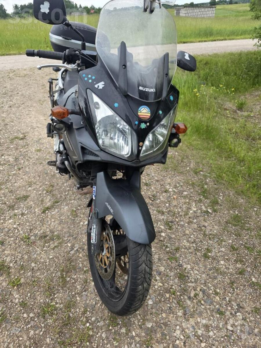 Suzuki DL 650 2004 in Daugavpils, with an engine capacity of 0.65 L and mileage of 0 thousand km for 850 €, photo 3 on AUTOMOTO.COM.LV