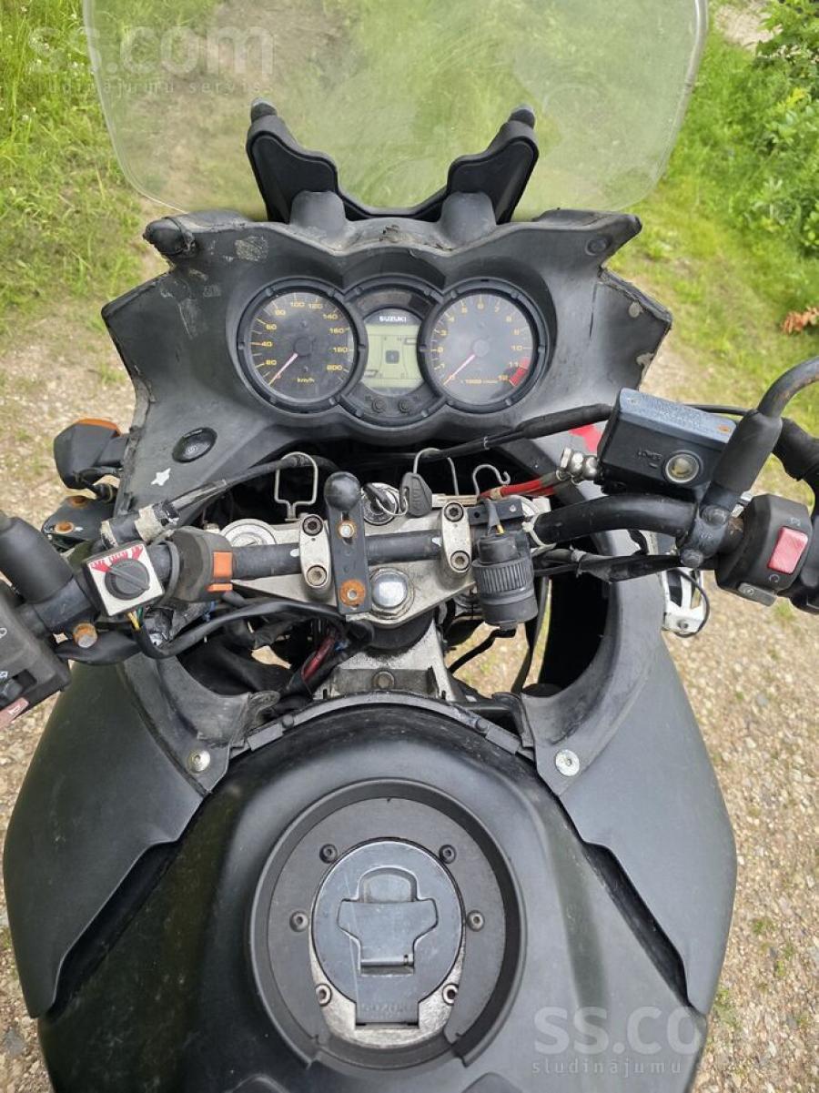 Suzuki DL 650 2004 in Daugavpils, with an engine capacity of 0.65 L and mileage of 0 thousand km for 850 €, photo 4 on AUTOMOTO.COM.LV