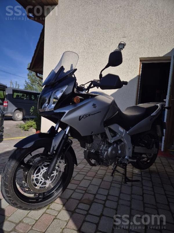 Suzuki DL 650 2004 Rīga, ar dzinēja tilpumu 0.65 L un nobraukumu 0 tūkst. km par 3100 €, foto 1 vietnē AUTOMOTO.COM.LV