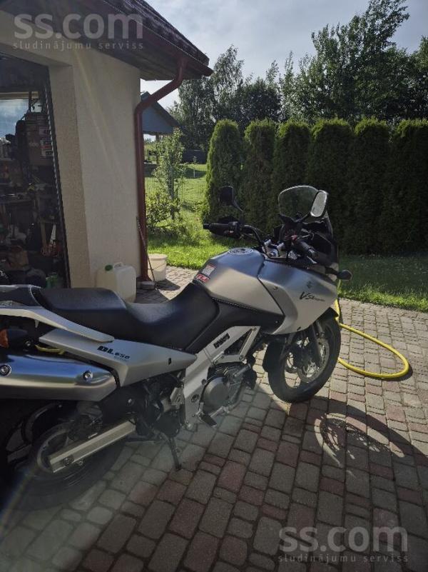 Suzuki DL 650 2004 Rīga, ar dzinēja tilpumu 0.65 L un nobraukumu 0 tūkst. km par 3100 €, foto 2 vietnē AUTOMOTO.COM.LV