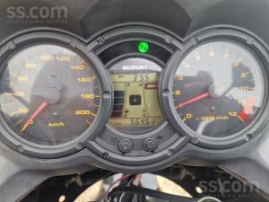 Suzuki DL 650 2004 Ogre, ar dzinēja tilpumu 0.65 L un nobraukumu 0 tūkst. km par 2400 €, foto 4 vietnē AUTOMOTO.COM.LV