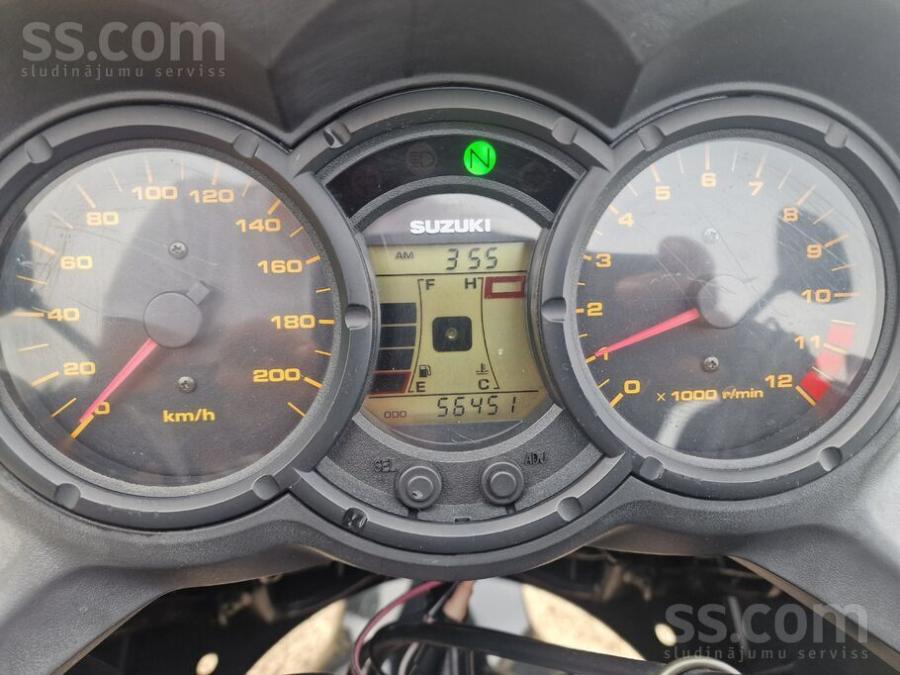 Suzuki DL 650 2004 Ogre, ar dzinēja tilpumu 0.65 L un nobraukumu 0 tūkst. km par 2400 €, foto 4 vietnē AUTOMOTO.COM.LV
