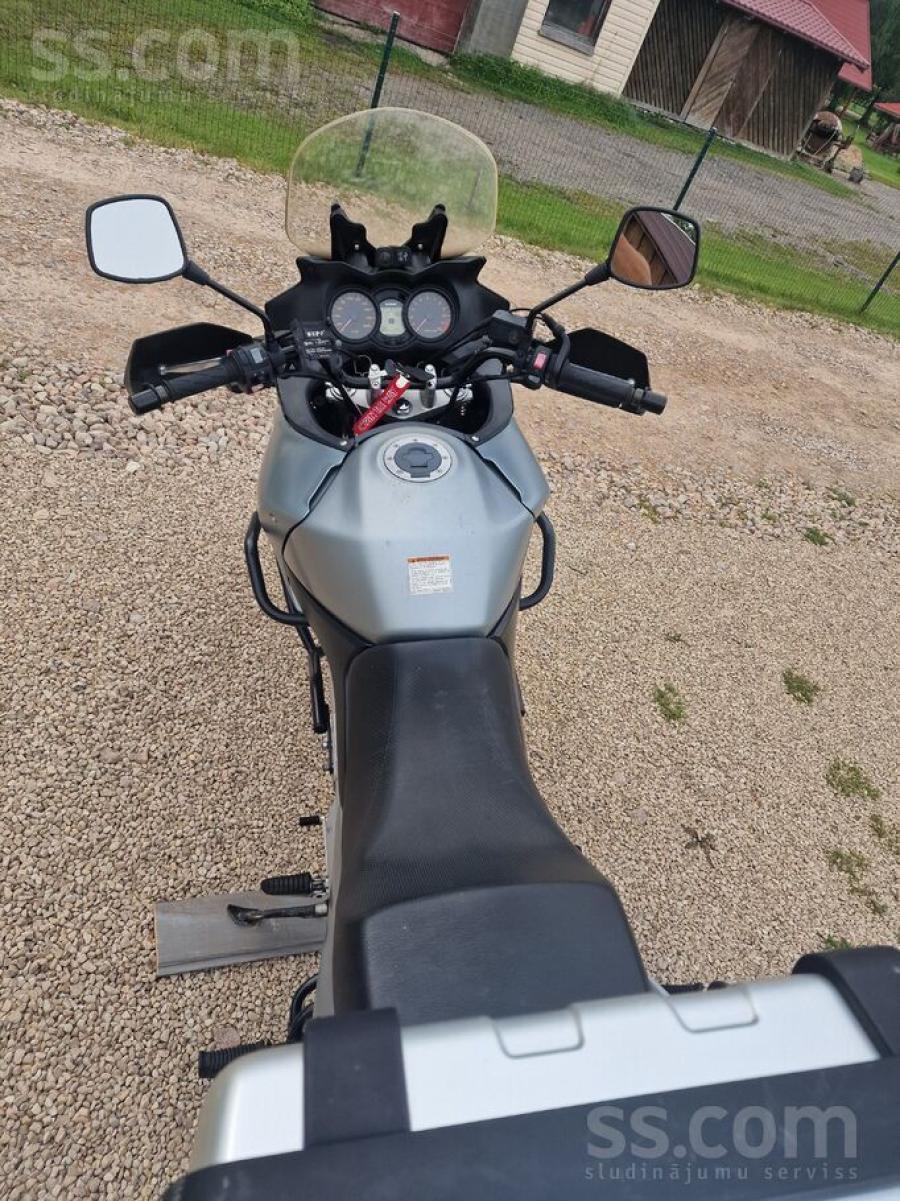 Suzuki DL 650 2004 Ogre, ar dzinēja tilpumu 0.65 L un nobraukumu 0 tūkst. km par 2400 €, foto 5 vietnē AUTOMOTO.COM.LV