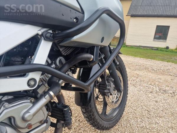 Suzuki DL 650 2004 Ogre, ar dzinēja tilpumu 0.65 L un nobraukumu 0 tūkst. km par 2400 €, foto 7 vietnē AUTOMOTO.COM.LV