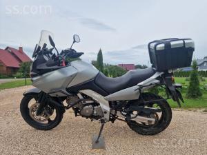 Suzuki DL 650 2004 Ogre, ar dzinēja tilpumu 0.65 L un nobraukumu 0 tūkst. km par 2400 €, foto 11 vietnē AUTOMOTO.COM.LV