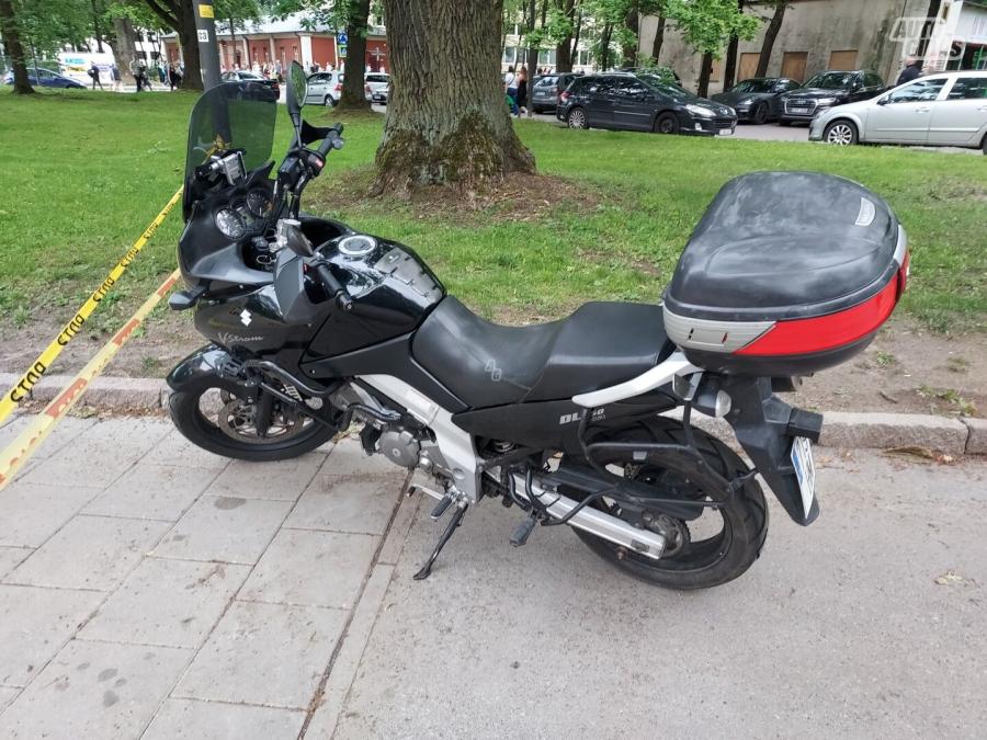 Melns Suzuki DL 2004 Klaipėda, ar dzinēja tilpumu 0.65 L un nobraukumu 70 tūkst. km par 2800 €, foto 4 vietnē AUTOMOTO.COM.LV