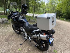 Black Suzuki DL 2004 in Vilnius, with an engine capacity of 1.00 L and mileage of 43 thousand km for 3700 €, photo  on AUTOMOTO.COM.LV