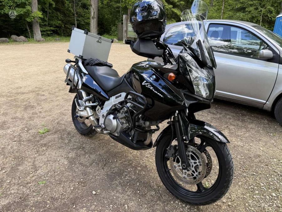 Black Suzuki DL 2004 in Vilnius, with an engine capacity of 1.00 L and mileage of 43 thousand km for 3700 €, photo 4 on AUTOMOTO.COM.LV