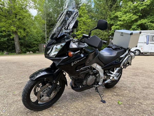 Black Suzuki DL 2004 in Vilnius, with an engine capacity of 1.00 L and mileage of 43 thousand km for 3700 €, photo 5 on AUTOMOTO.COM.LV
