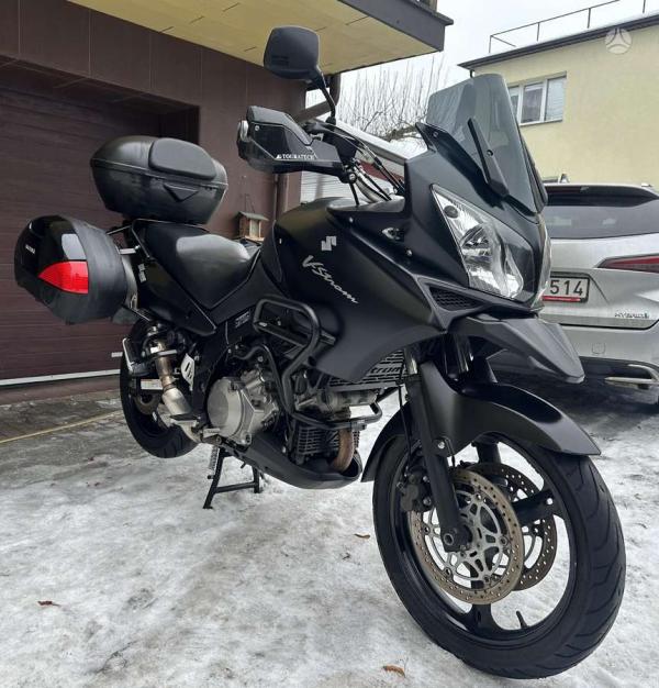 Melns Suzuki DL 2005 Kauņa, ar dzinēja tilpumu 1.00 L un nobraukumu 70 tūkst. km par 2850 €, foto 1 vietnē AUTOMOTO.COM.LV