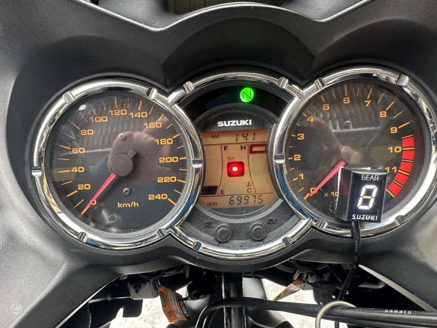 Melns Suzuki DL 2005 Kauņa, ar dzinēja tilpumu 1.00 L un nobraukumu 70 tūkst. km par 2850 €, foto 7 vietnē AUTOMOTO.COM.LV
