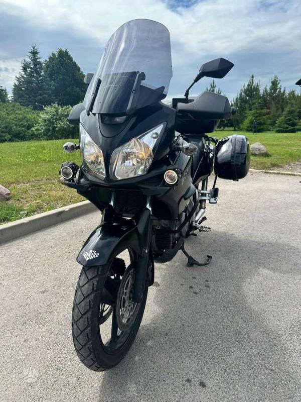 Black Suzuki DL 2005 in Panevezys, with an engine capacity of 1.00 L and mileage of 68 thousand km for 3800 €, photo 2 on AUTOMOTO.COM.LV