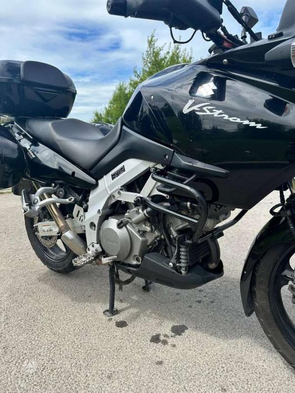 Black Suzuki DL 2005 in Panevezys, with an engine capacity of 1.00 L and mileage of 68 thousand km for 3800 €, photo 5 on AUTOMOTO.COM.LV