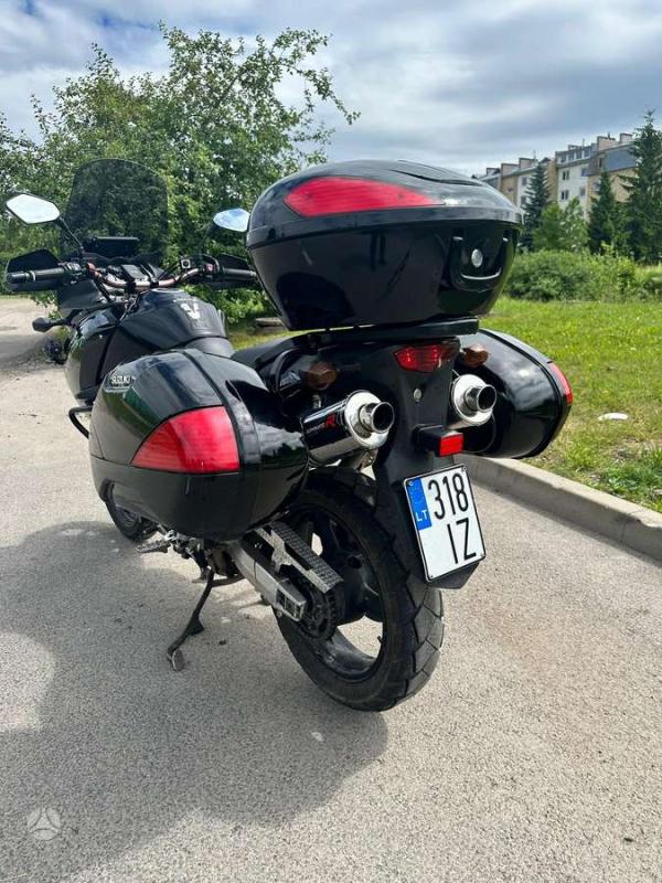 Black Suzuki DL 2005 in Panevezys, with an engine capacity of 1.00 L and mileage of 68 thousand km for 3800 €, photo 10 on AUTOMOTO.COM.LV