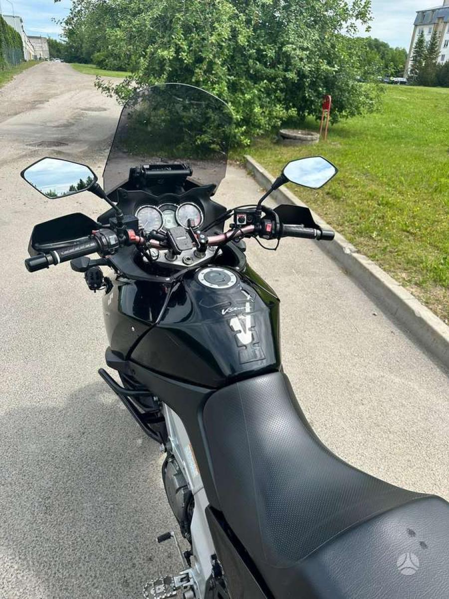 Melns Suzuki DL 2005 Panevēža, ar dzinēja tilpumu 1.00 L un nobraukumu 68 tūkst. km par 3800 €, foto 13 vietnē AUTOMOTO.COM.LV