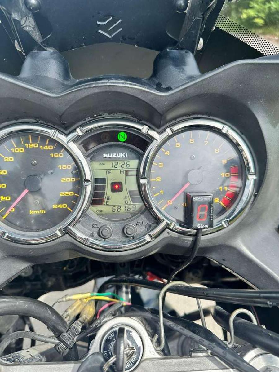 Melns Suzuki DL 2005 Panevēža, ar dzinēja tilpumu 1.00 L un nobraukumu 68 tūkst. km par 3800 €, foto 14 vietnē AUTOMOTO.COM.LV
