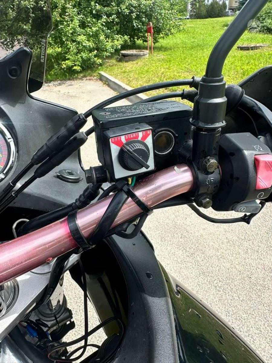Melns Suzuki DL 2005 Panevēža, ar dzinēja tilpumu 1.00 L un nobraukumu 68 tūkst. km par 3800 €, foto 15 vietnē AUTOMOTO.COM.LV