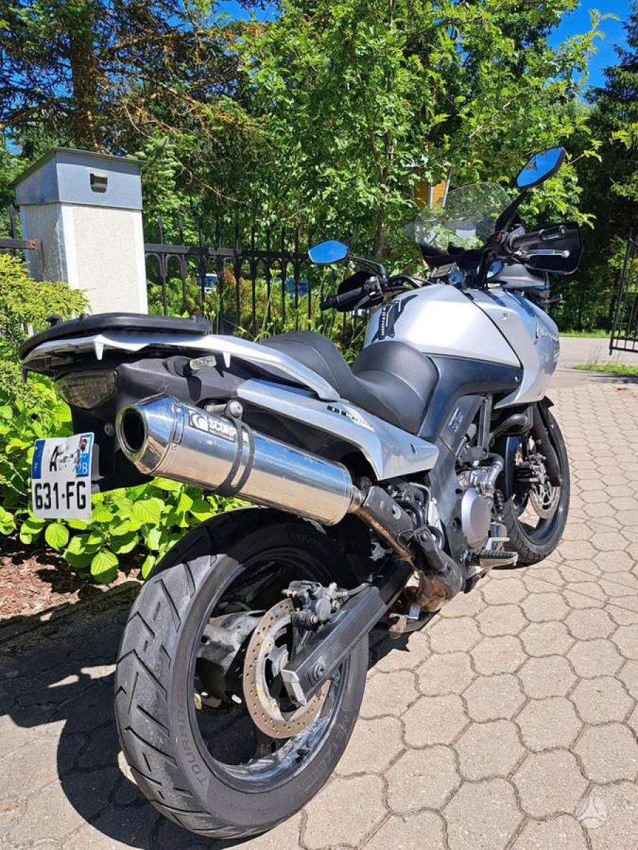 Black Suzuki DL 2005 in Pasvalys, with an engine capacity of 0.65 L and mileage of 44 thousand km for 2250 €, photo 9 on AUTOMOTO.COM.LV