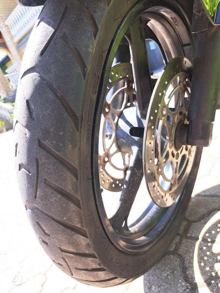 Black Suzuki DL 2005 in Pasvalys, with an engine capacity of 0.65 L and mileage of 44 thousand km for 2250 €, photo 12 on AUTOMOTO.COM.LV