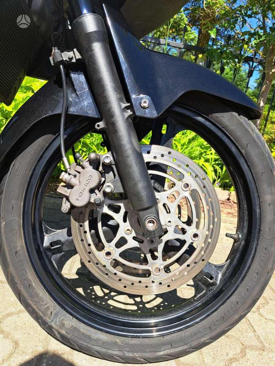 Black Suzuki DL 2005 in Pasvalys, with an engine capacity of 0.65 L and mileage of 44 thousand km for 2250 €, photo 13 on AUTOMOTO.COM.LV