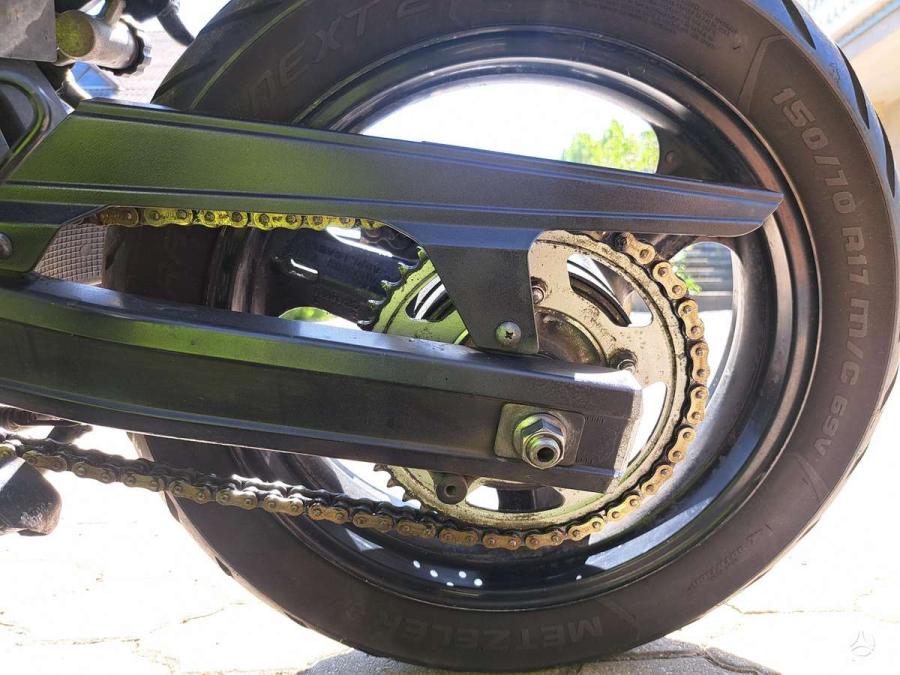 Black Suzuki DL 2005 in Pasvalys, with an engine capacity of 0.65 L and mileage of 44 thousand km for 2250 €, photo 14 on AUTOMOTO.COM.LV