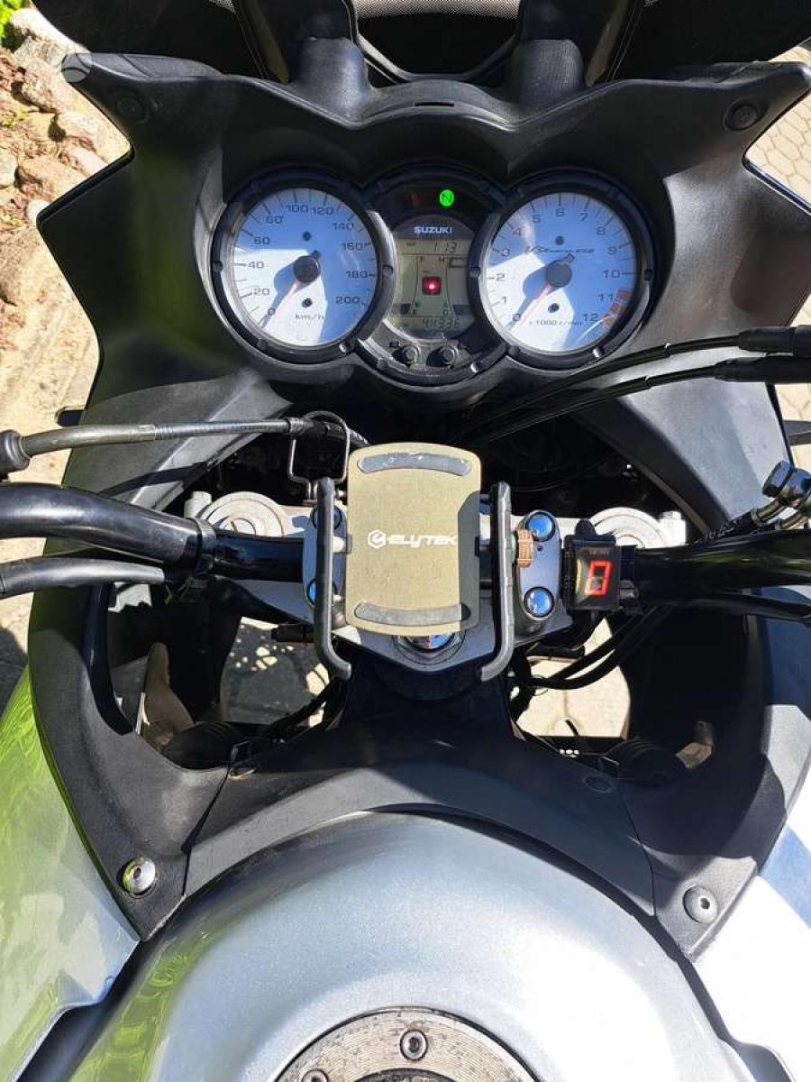 Black Suzuki DL 2005 in Pasvalys, with an engine capacity of 0.65 L and mileage of 44 thousand km for 2250 €, photo 18 on AUTOMOTO.COM.LV
