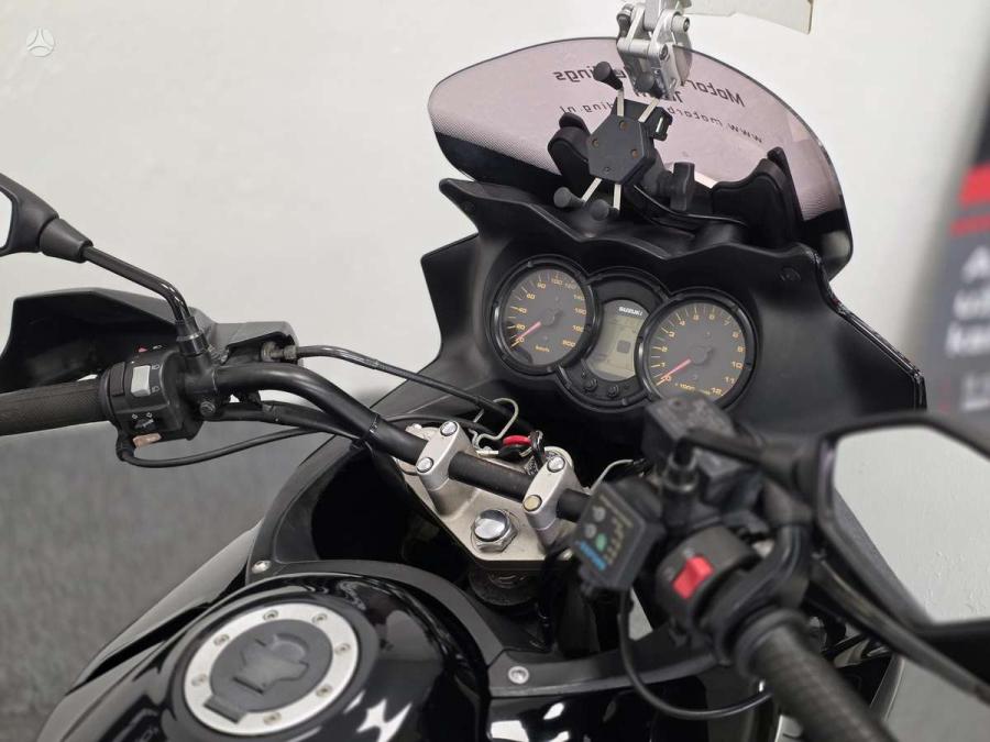 Black Suzuki DL 2005 in Panevezys, with an engine capacity of 0.65 L and mileage of 51 thousand km for 1950 €, photo 11 on AUTOMOTO.COM.LV