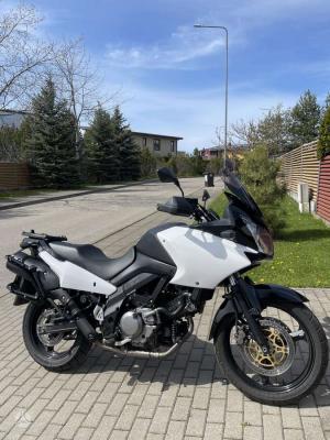 Black Suzuki DL 2005 in Klaipeda, with an engine capacity of 0.65 L and mileage of 46 thousand km for 2800 €, photo 3 on AUTOMOTO.COM.LV