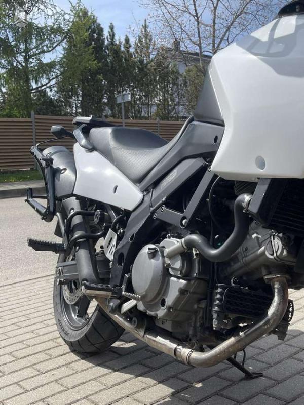 Black Suzuki DL 2005 in Klaipeda, with an engine capacity of 0.65 L and mileage of 46 thousand km for 2800 €, photo 6 on AUTOMOTO.COM.LV