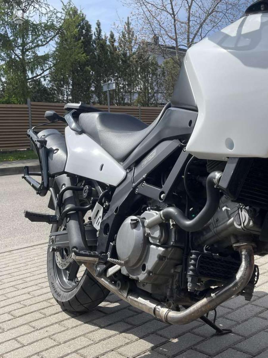 Black Suzuki DL 2005 in Klaipeda, with an engine capacity of 0.65 L and mileage of 46 thousand km for 2800 €, photo 7 on AUTOMOTO.COM.LV