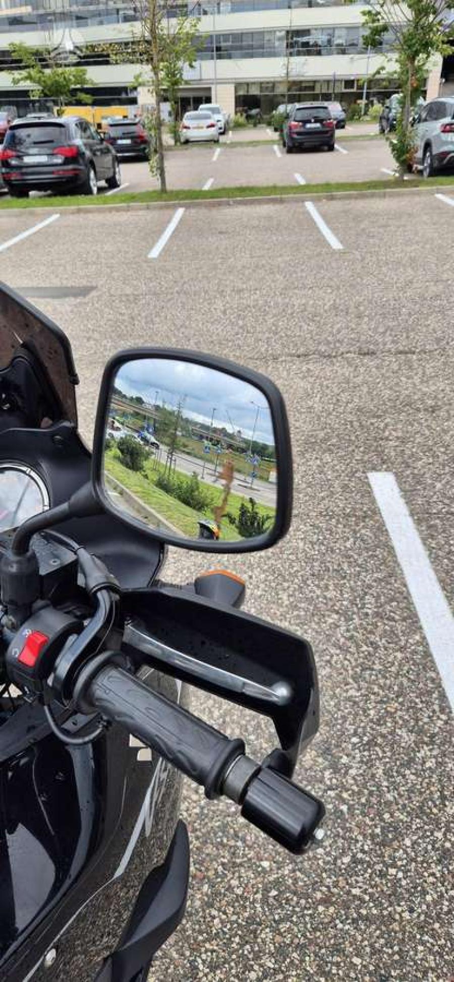 Black Suzuki DL 2006 in Vilnius, with an engine capacity of 1.00 L and mileage of 65 thousand km for 3500 €, photo 17 on AUTOMOTO.COM.LV