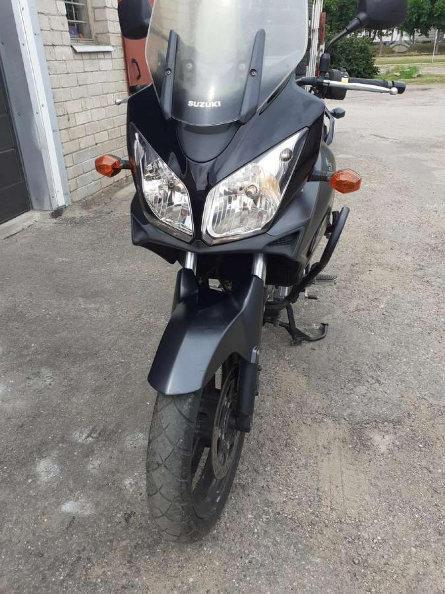 Melns Suzuki DL 2007 Panevēža, ar dzinēja tilpumu 0.65 L un nobraukumu 49 tūkst. km par 2100 €, foto 4 vietnē AUTOMOTO.COM.LV