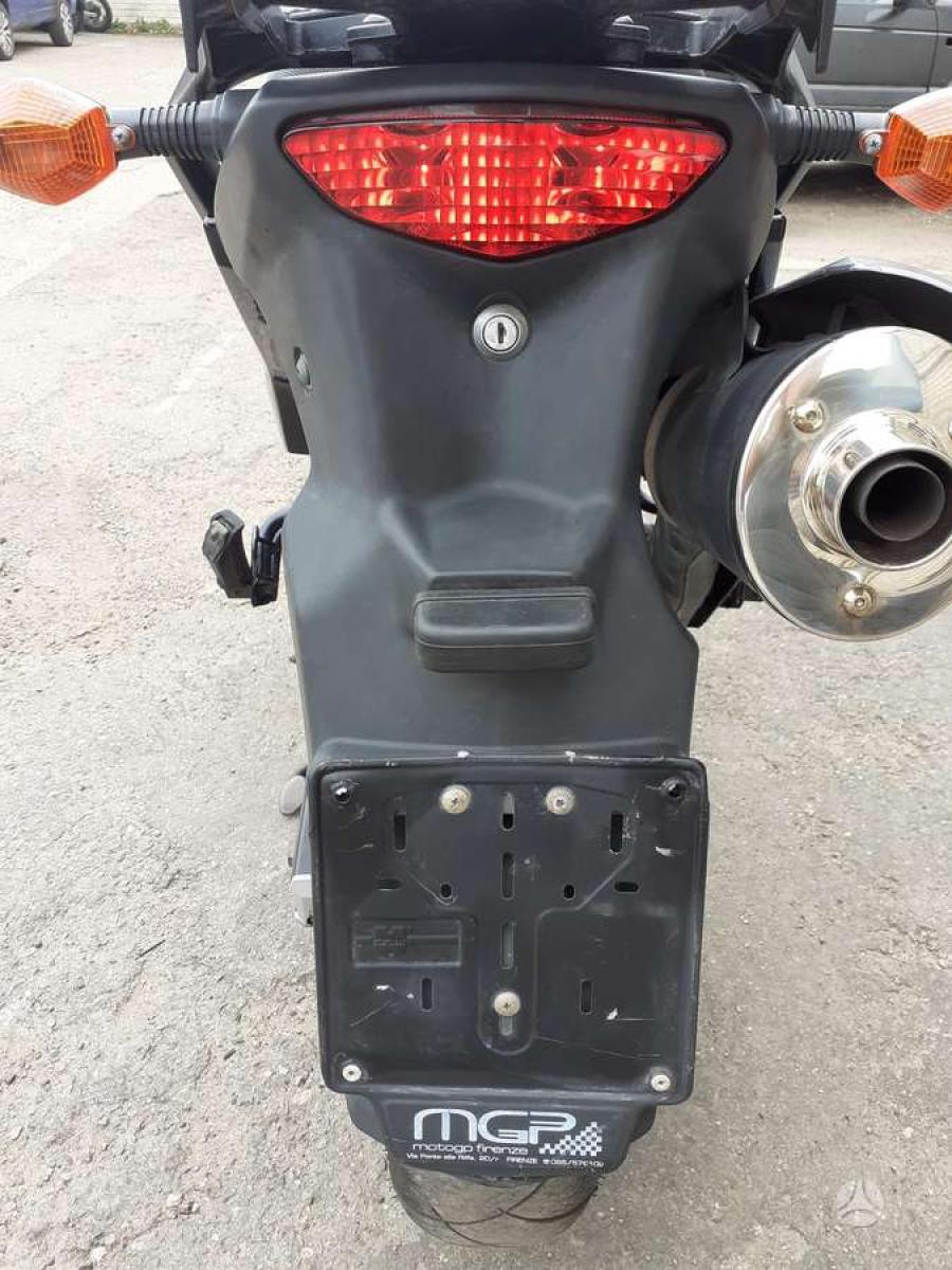 Melns Suzuki DL 2007 Panevēža, ar dzinēja tilpumu 0.65 L un nobraukumu 49 tūkst. km par 2100 €, foto 12 vietnē AUTOMOTO.COM.LV